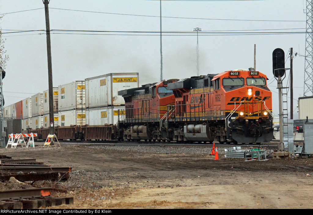 BNSF 6052